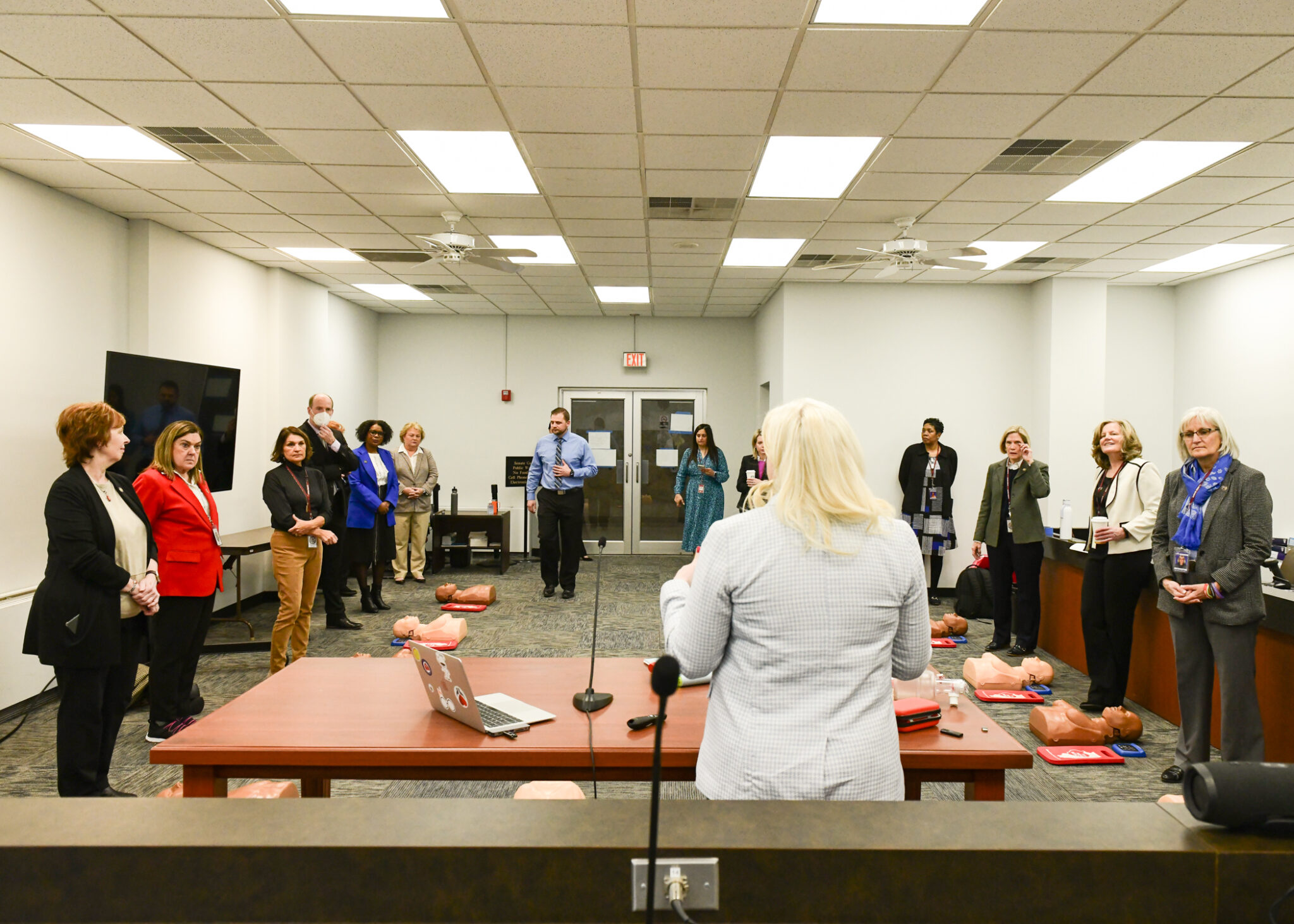 Women of the Illinois Senate Participate in Lifesaving CPR Training ...